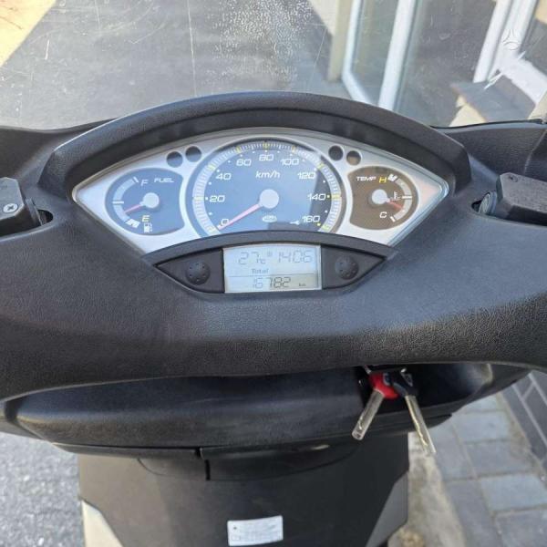 Черный Ямаха XMAX 250 2008 в Паневежис, объемом двигателя 0.25 л и пробегом 16 тыс. км за 1550 €, фото 6 на AUTOMOTO.COM.LV