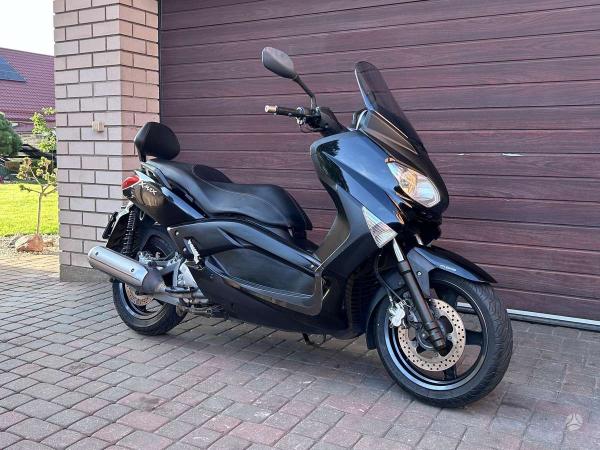 Black Yamaha XMAX 250 2013 in Siauliai, with an engine capacity of 0.00 L and mileage of 26 thousand km for 2350 €, photo 5 on AUTOMOTO.COM.LV