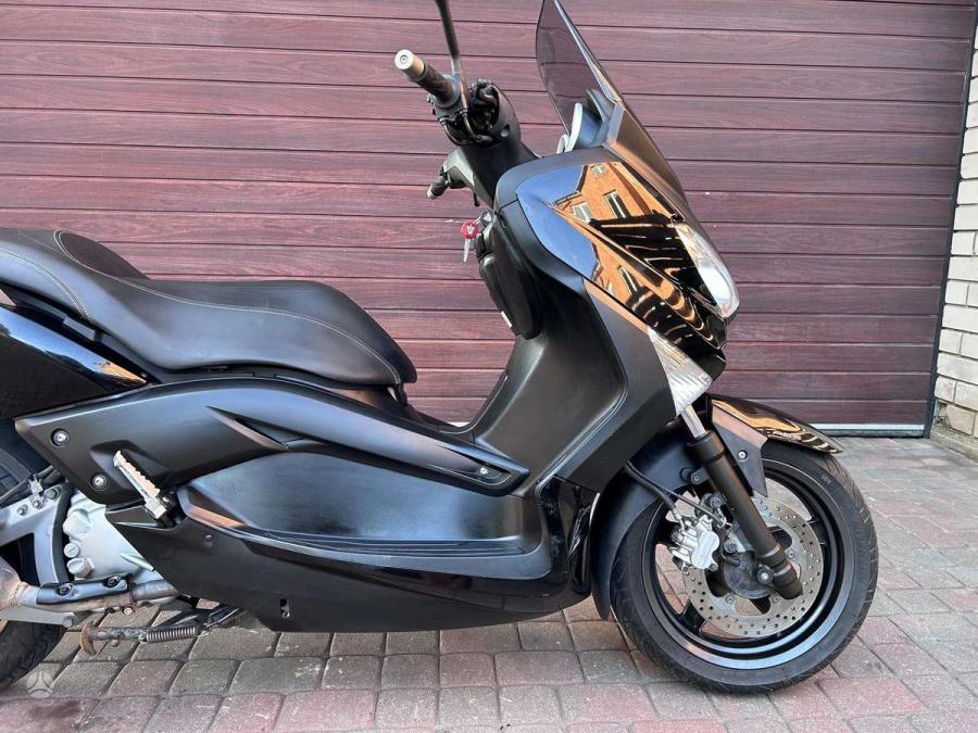 Black Yamaha XMAX 250 2013 in Siauliai, with an engine capacity of 0.00 L and mileage of 26 thousand km for 2350 €, photo 9 on AUTOMOTO.COM.LV