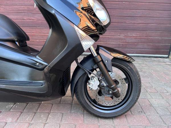 Black Yamaha XMAX 250 2013 in Siauliai, with an engine capacity of 0.00 L and mileage of 26 thousand km for 2350 €, photo 9 on AUTOMOTO.COM.LV
