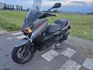 Black Yamaha XMAX 250 2014 in Kaunas, with an engine capacity of 0.25 L and mileage of 18 thousand km for 2799 €, photo 3 on AUTOMOTO.COM.LV