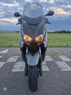 Black Yamaha XMAX 250 2014 in Kaunas, with an engine capacity of 0.25 L and mileage of 18 thousand km for 2799 €, photo 4 on AUTOMOTO.COM.LV