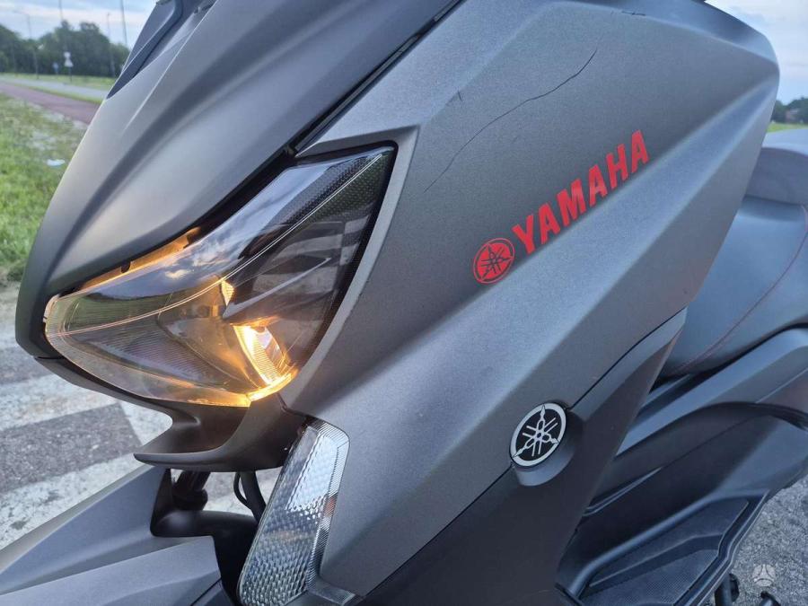 Black Yamaha XMAX 250 2014 in Kaunas, with an engine capacity of 0.25 L and mileage of 18 thousand km for 2799 €, photo 7 on AUTOMOTO.COM.LV