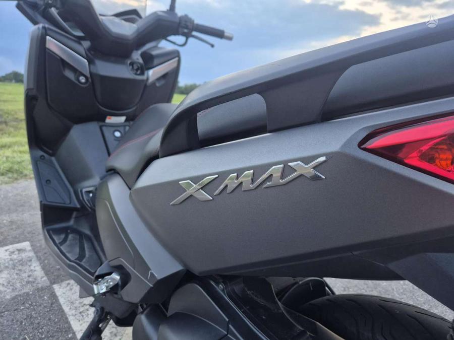 Black Yamaha XMAX 250 2014 in Kaunas, with an engine capacity of 0.25 L and mileage of 18 thousand km for 2799 €, photo 8 on AUTOMOTO.COM.LV