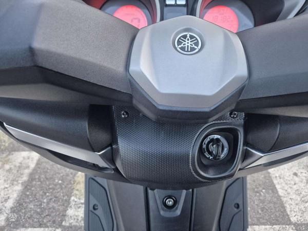 Black Yamaha XMAX 250 2014 in Kaunas, with an engine capacity of 0.25 L and mileage of 18 thousand km for 2799 €, photo 9 on AUTOMOTO.COM.LV