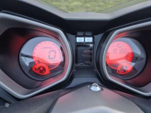 Black Yamaha XMAX 250 2014 in Kaunas, with an engine capacity of 0.25 L and mileage of 18 thousand km for 2799 €, photo 11 on AUTOMOTO.COM.LV