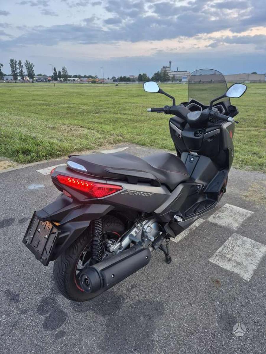Black Yamaha XMAX 250 2014 in Kaunas, with an engine capacity of 0.25 L and mileage of 18 thousand km for 2799 €, photo 13 on AUTOMOTO.COM.LV