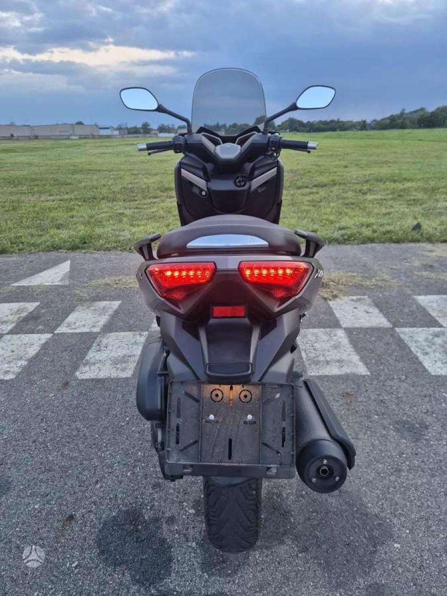 Black Yamaha XMAX 250 2014 in Kaunas, with an engine capacity of 0.25 L and mileage of 18 thousand km for 2799 €, photo 14 on AUTOMOTO.COM.LV