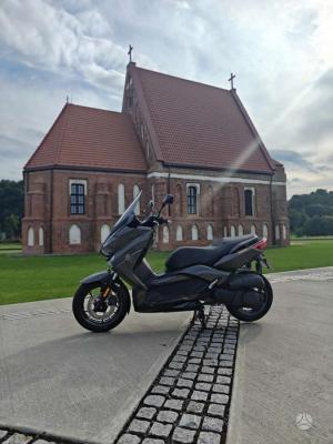 Grey Yamaha XMAX 250 2014 in Kaunas, with an engine capacity of 0.25 L and mileage of 23 thousand km for 2450 €, photo 1 on AUTOMOTO.COM.LV