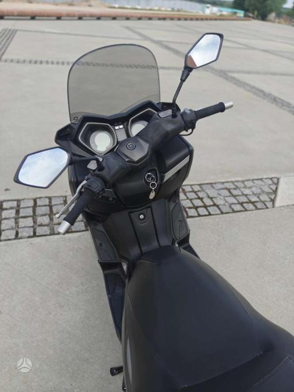 Grey Yamaha XMAX 250 2014 in Kaunas, with an engine capacity of 0.25 L and mileage of 23 thousand km for 2450 €, photo 5 on AUTOMOTO.COM.LV