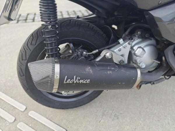 Grey Yamaha XMAX 250 2014 in Kaunas, with an engine capacity of 0.25 L and mileage of 23 thousand km for 2450 €, photo 7 on AUTOMOTO.COM.LV