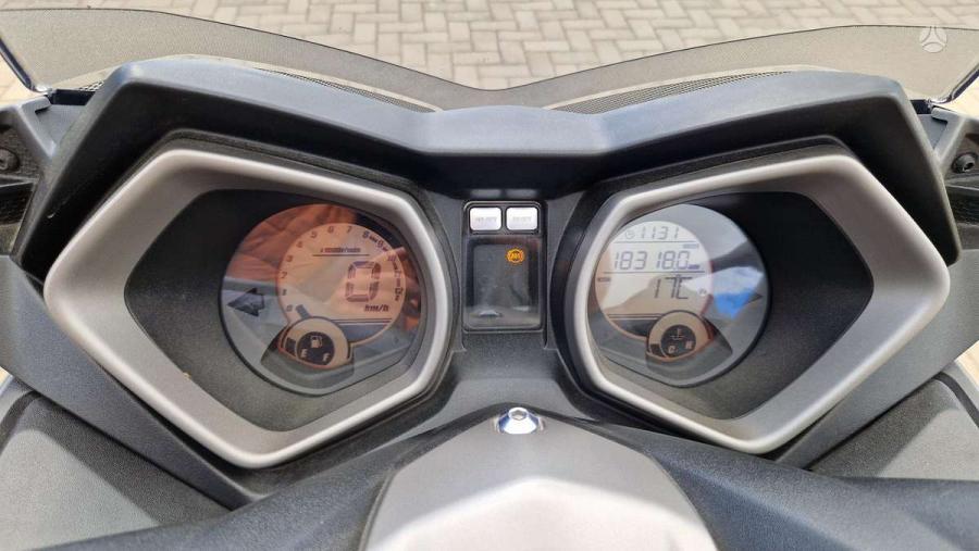Yamaha XMAX 250 2016 in Panevezys, with an engine capacity of 0.25 L and mileage of 18 thousand km for 2650 €, photo 8 on AUTOMOTO.COM.LV