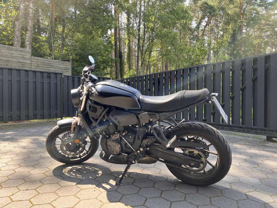 Black Yamaha XSR 2020 in Vilnius, with an engine capacity of 0.70 L and mileage of 9 thousand km for 5999 €, photo 4 on AUTOMOTO.COM.LV