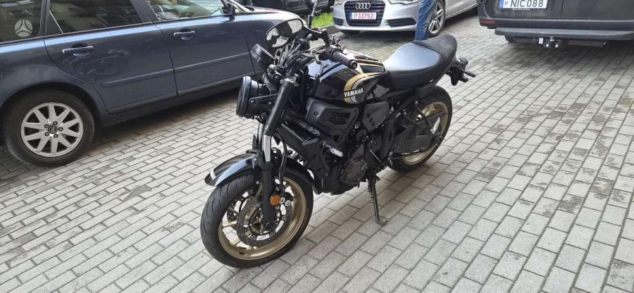 Black Yamaha XSR 2022 in Vilnius, with an engine capacity of 0.70 L and mileage of 15 thousand km for 2950 €, photo 3 on AUTOMOTO.COM.LV