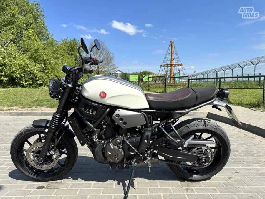 White Yamaha XSR 2016 in Vilnius, with an engine capacity of 0.69 L and mileage of 15 thousand km for 5800 €, photo 1 on AUTOMOTO.COM.LV