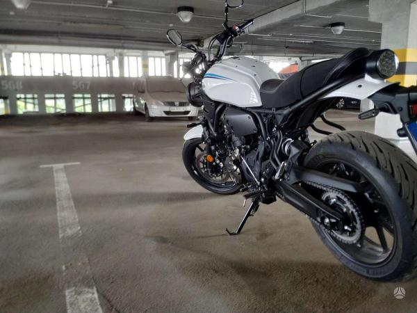 White Yamaha XSR 2022 in Vilnius, with an engine capacity of 0.70 L and mileage of 4 thousand km for 5550 €, photo 2 on AUTOMOTO.COM.LV