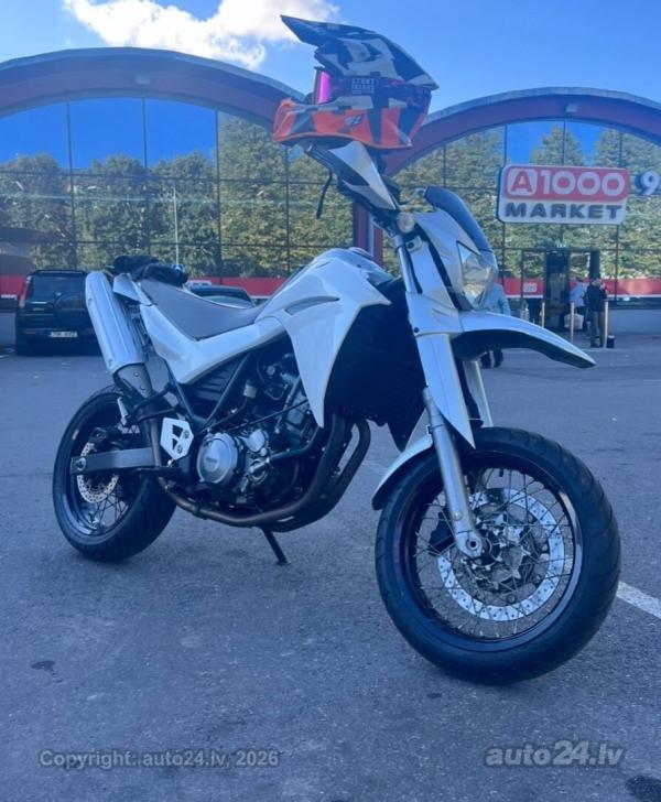 White Yamaha Xt 660X 2004 in Narva, with an engine capacity of 0.66 L and mileage of 45 thousand km for 3199 €, photo 1 on AUTOMOTO.COM.LV