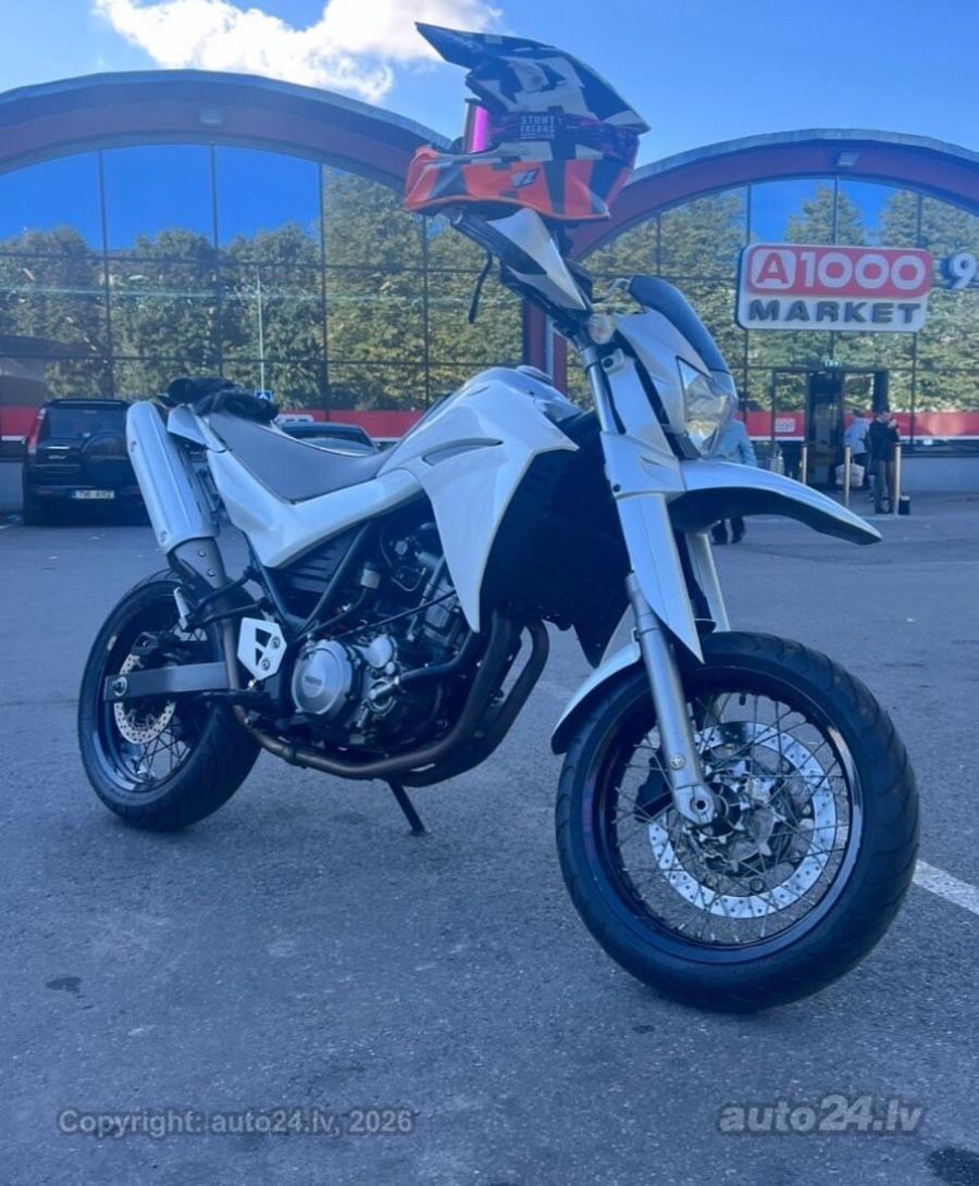 White Yamaha Xt 660X 2004 in Narva, with an engine capacity of 0.66 L and mileage of 45 thousand km for 3199 €, photo 1 on AUTOMOTO.COM.LV