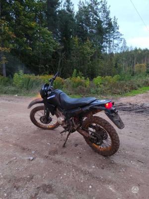 Melns Yamaha XT 2009 Viļņa, ar dzinēja tilpumu 0.13 L un nobraukumu 10 tūkst. km par 990 €, foto 2 vietnē AUTOMOTO.COM.LV