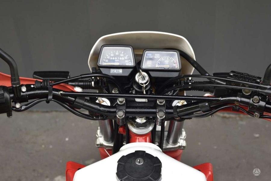 Yamaha XT 1988 Rīga, ar dzinēja tilpumu 0.35 L un nobraukumu 40 tūkst. km par 2450 €, foto 12 vietnē AUTOMOTO.COM.LV