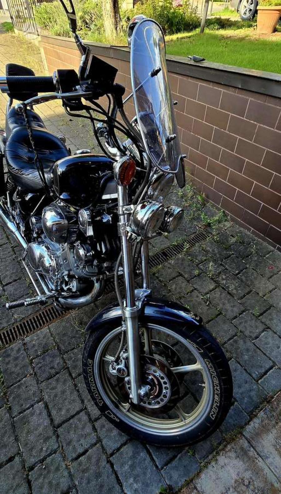 Melns Yamaha XV 1992 Panevēža, ar dzinēja tilpumu 1.10 L un nobraukumu 39 tūkst. km par 2500 €, foto 6 vietnē AUTOMOTO.COM.LV