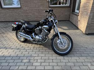Melns Yamaha XV 1996 Viļņa, ar dzinēja tilpumu 0.54 L un nobraukumu 28 tūkst. km par 2450 €, foto  vietnē AUTOMOTO.COM.LV