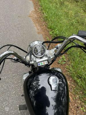 Melns Yamaha XV 2000 Nemenčinė, ar dzinēja tilpumu 0.25 L un nobraukumu 14 tūkst. km par 2600 €, foto 6 vietnē AUTOMOTO.COM.LV