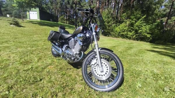 Melns Yamaha XV 2001 Alīta, ar dzinēja tilpumu 0.54 L un nobraukumu 8 tūkst. km par 2600 €, foto 1 vietnē AUTOMOTO.COM.LV