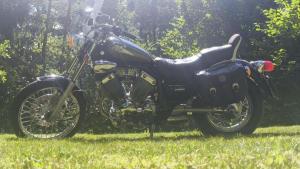 Melns Yamaha XV 2001 Alīta, ar dzinēja tilpumu 0.54 L un nobraukumu 8 tūkst. km par 2600 €, foto 5 vietnē AUTOMOTO.COM.LV