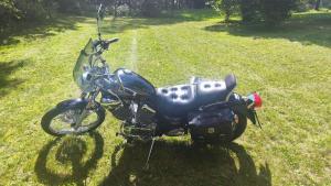 Melns Yamaha XV 2001 Alīta, ar dzinēja tilpumu 0.54 L un nobraukumu 8 tūkst. km par 2600 €, foto 6 vietnē AUTOMOTO.COM.LV