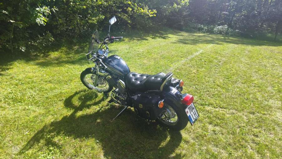 Melns Yamaha XV 2001 Alīta, ar dzinēja tilpumu 0.54 L un nobraukumu 8 tūkst. km par 2600 €, foto 10 vietnē AUTOMOTO.COM.LV