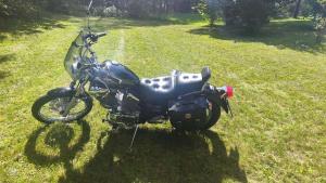 Melns Yamaha XV 2001 Alīta, ar dzinēja tilpumu 0.54 L un nobraukumu 8 tūkst. km par 2600 €, foto 11 vietnē AUTOMOTO.COM.LV