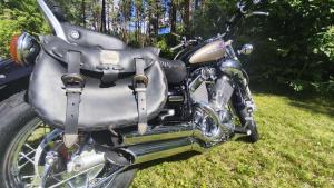 Melns Yamaha XV 2001 Alīta, ar dzinēja tilpumu 0.54 L un nobraukumu 8 tūkst. km par 2600 €, foto 16 vietnē AUTOMOTO.COM.LV