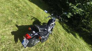 Melns Yamaha XV 2001 Alīta, ar dzinēja tilpumu 0.54 L un nobraukumu 8 tūkst. km par 2600 €, foto 24 vietnē AUTOMOTO.COM.LV