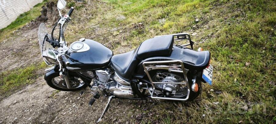 Yamaha XVS 1100 1999 in Gulbene, with an engine capacity of 1.10 L and mileage of 0 thousand km for 3800 €, photo 9 on AUTOMOTO.COM.LV