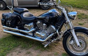 Yamaha XVS 2002 Šilutė, ar dzinēja tilpumu 1.10 L un nobraukumu 35 tūkst. km par 3600 €, foto  vietnē AUTOMOTO.COM.LV