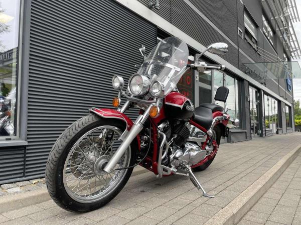 Red Yamaha XVS 2001 in Riga, with an engine capacity of 0.65 L and mileage of 35 thousand km for 2999 €, photo 1 on AUTOMOTO.COM.LV
