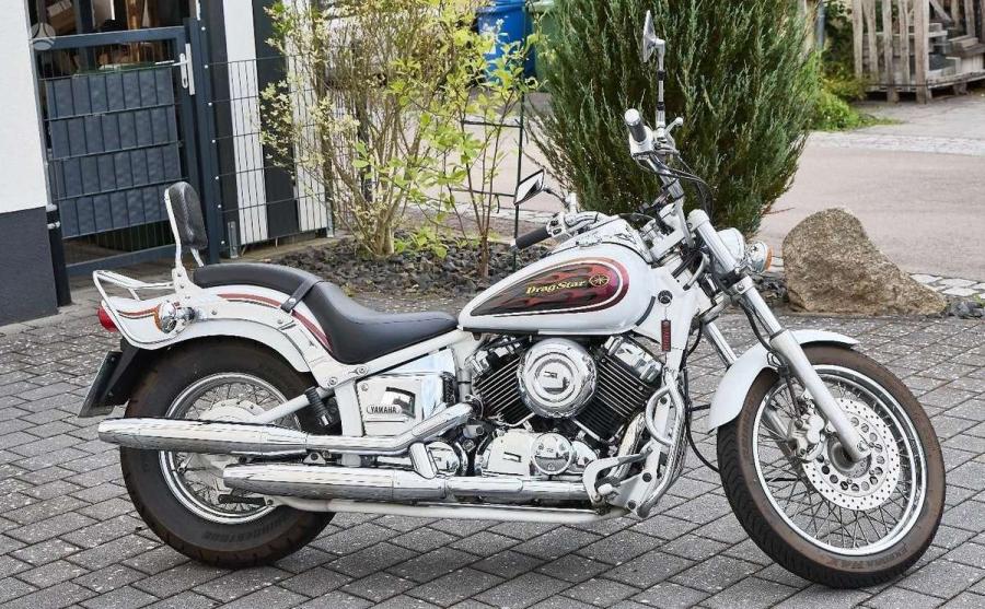 Balts Yamaha XVS 2000 Viļņa, ar dzinēja tilpumu 0.65 L un nobraukumu 17 tūkst. km par 3550 €, foto 3 vietnē AUTOMOTO.COM.LV