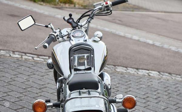 White Yamaha XVS 2000 in Vilnius, with an engine capacity of 0.65 L and mileage of 17 thousand km for 3550 €, photo 3 on AUTOMOTO.COM.LV
