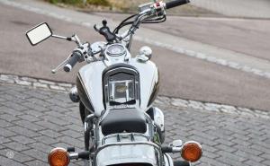 Balts Yamaha XVS 2000 Viļņa, ar dzinēja tilpumu 0.65 L un nobraukumu 17 tūkst. km par 3550 €, foto 4 vietnē AUTOMOTO.COM.LV