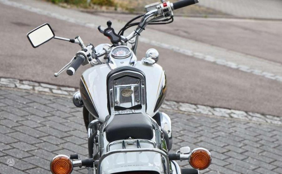 Balts Yamaha XVS 2000 Viļņa, ar dzinēja tilpumu 0.65 L un nobraukumu 17 tūkst. km par 3550 €, foto 4 vietnē AUTOMOTO.COM.LV