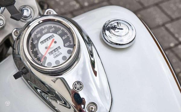 White Yamaha XVS 2000 in Vilnius, with an engine capacity of 0.65 L and mileage of 17 thousand km for 3550 €, photo 4 on AUTOMOTO.COM.LV