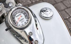 Balts Yamaha XVS 2000 Viļņa, ar dzinēja tilpumu 0.65 L un nobraukumu 17 tūkst. km par 3550 €, foto 5 vietnē AUTOMOTO.COM.LV
