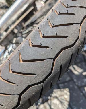 Balts Yamaha XVS 2000 Viļņa, ar dzinēja tilpumu 0.65 L un nobraukumu 17 tūkst. km par 3550 €, foto 13 vietnē AUTOMOTO.COM.LV