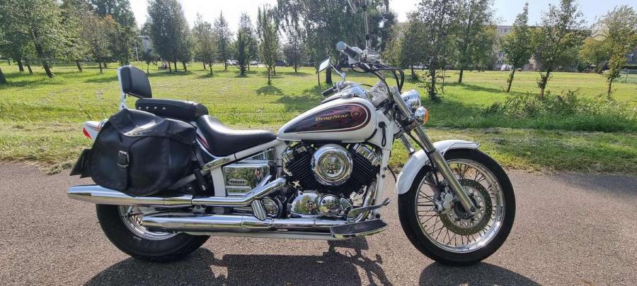 Balts Yamaha XVS 2000 Panevēža, ar dzinēja tilpumu 0.65 L un nobraukumu 38 tūkst. km par 2550 €, foto 1 vietnē AUTOMOTO.COM.LV