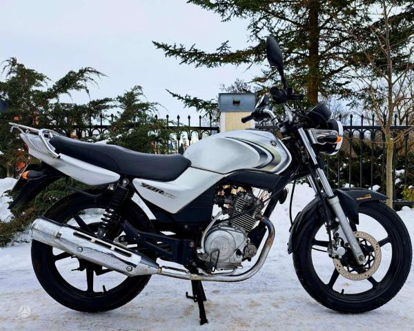 Grey Yamaha YBR 2009 in Pasvalys, with an engine capacity of 0.13 L and mileage of 11 thousand km for 1350 €, photo 1 on AUTOMOTO.COM.LV