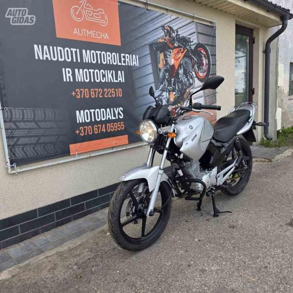 Grey Yamaha YBR 2011 in Panevezys, with an engine capacity of 0.13 L and mileage of 0 thousand km for 1350 €, photo 2 on AUTOMOTO.COM.LV
