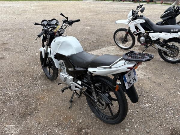 Yamaha YBR 2015 in Kelme, with an engine capacity of 0.13 L and mileage of 10 thousand km for 815 €, photo 4 on AUTOMOTO.COM.LV