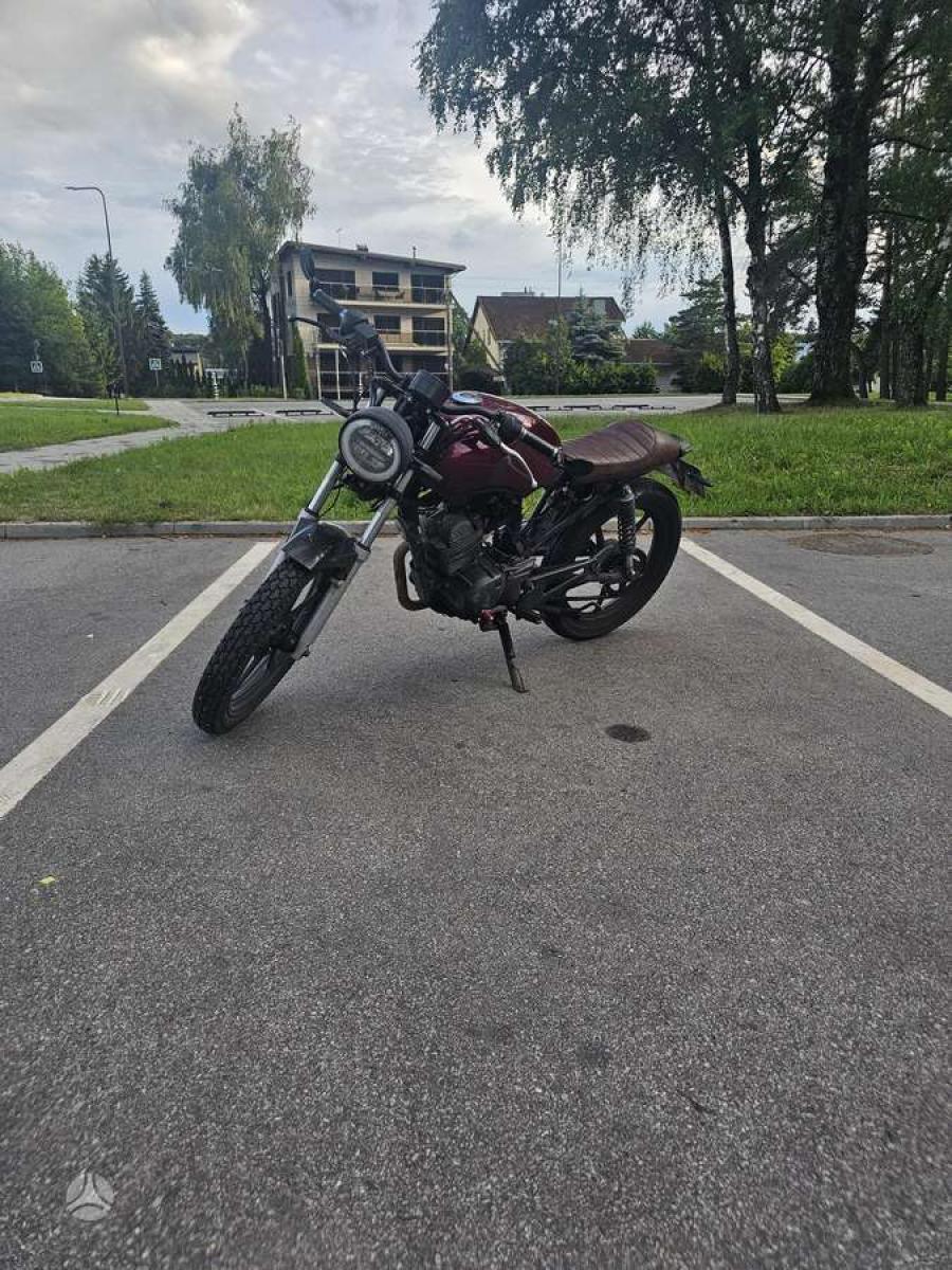 Red Yamaha YBR 2008 in Kaunas, with an engine capacity of 0.13 L and mileage of 61 thousand km for 1500 €, photo 3 on AUTOMOTO.COM.LV