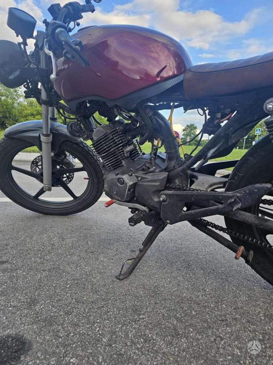 Red Yamaha YBR 2008 in Kaunas, with an engine capacity of 0.13 L and mileage of 61 thousand km for 1500 €, photo 8 on AUTOMOTO.COM.LV
